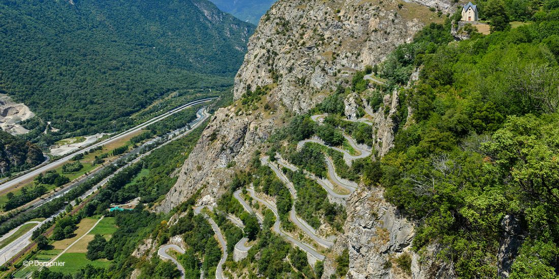 Montvernier, petit village authentique de Maurienne connu pour ses lacets